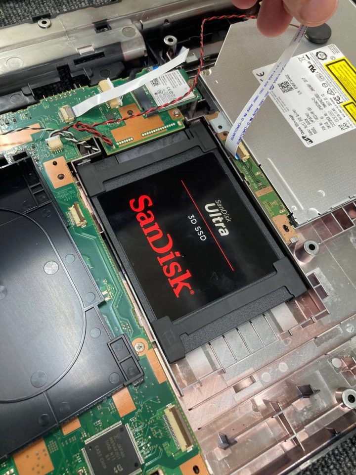 【テクニカルサービス事例集】FujitsuノートパソコンFMVA16034PのSSD換装 | アプライドタイムス